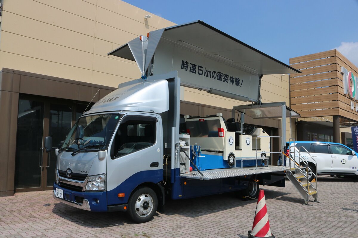 【JAF福岡】「もしも」の衝撃を体験！ 時速約5kmの衝突体験でシートベルトの重要性を学ぼう！JAFブースを出展 | めざましmedia | “好き”でつながる