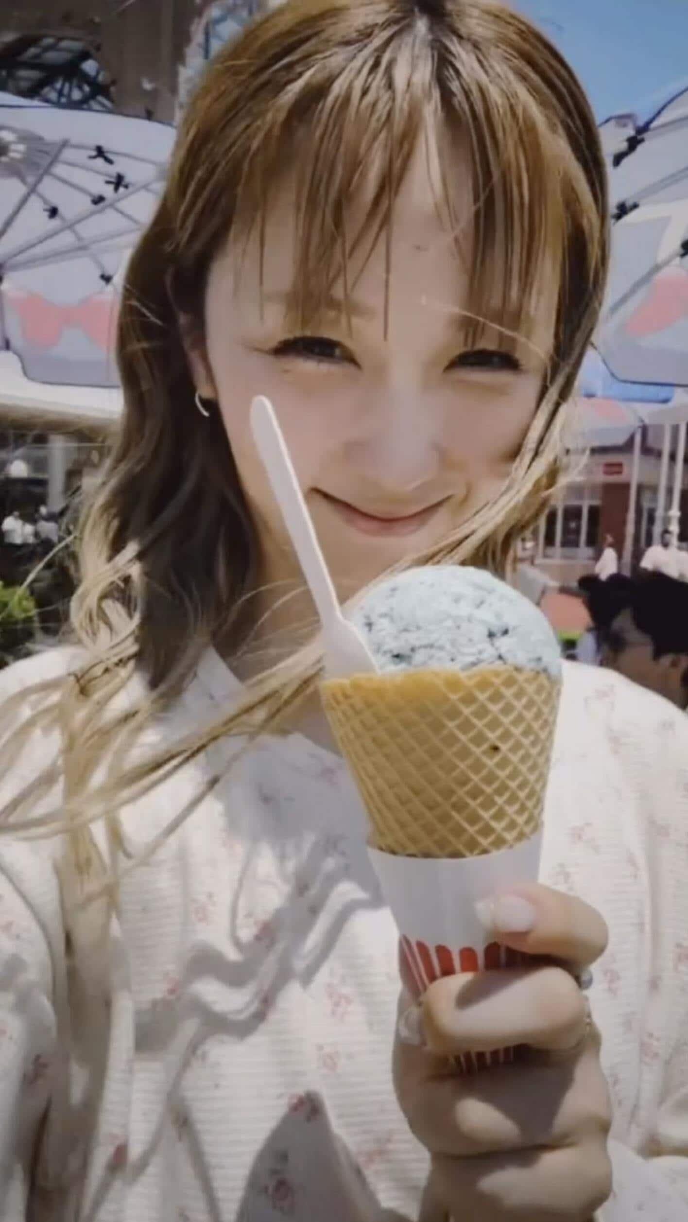 「絵になる〜！」Dream Ami 家族ディズニーを2日間満喫！夫と仲良く座る姿や2歳息子とゲームする姿など「ずっと見てられる！」 | めざましmedia | “好き”でつながる