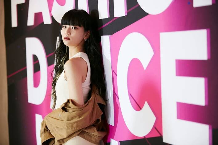 FAKY・Hina、ダンスステージで大胆なポージング！「FASHION DANCE NIGHT」イベントレポート＜前編＞ | めざましmedia | “好き”でつながる