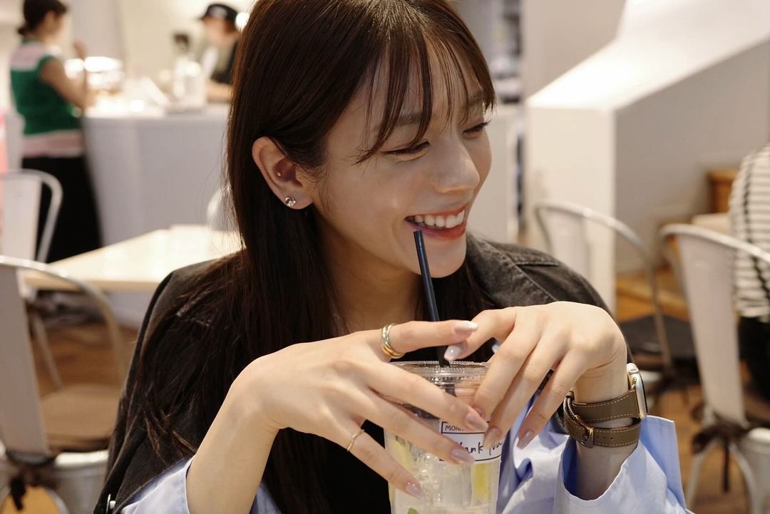 貴島明日香 まるでデート？カメラ見つめる彼女感たっぷりショットを公開「こんな子が彼女なら毎日楽しそう」の声も めざましmedia “好き”でつながる 